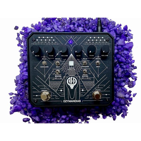 Ozymandiasは非常に多機能で柔軟な音作りが可能な、デュアルオーバードライブ/ディストーションペダルです。2つの独立したオーバードライブ回路を搭載しており、それぞれ異なるキャラクターのサウンドを持っています。クリーンブーストから激しい...