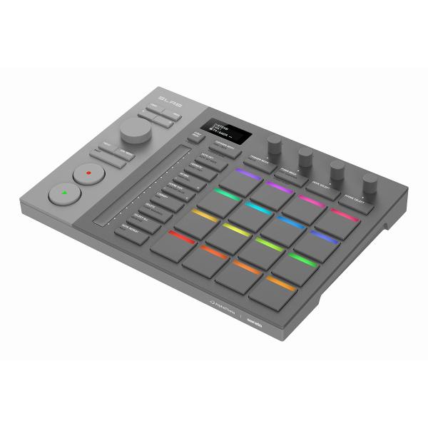 The first controller made for Serato Studio.SLABはSeratoとAlphaThetaのコラボレーションによって誕生した、初のSerato Studio専用MIDIパッドコントローラーです。Se...