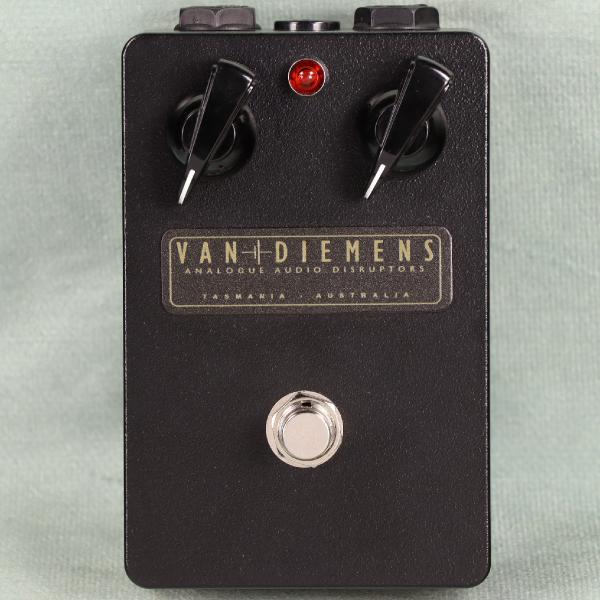 オーストラリアタスマニア島の至高のファズブランド「Van Diemens Analogue Audio Disruptors」より大変希少なモデルが入荷！Thylacine（サイラシン）は、クラシックな2個のゲルマニウムトランジスタを搭載し...
