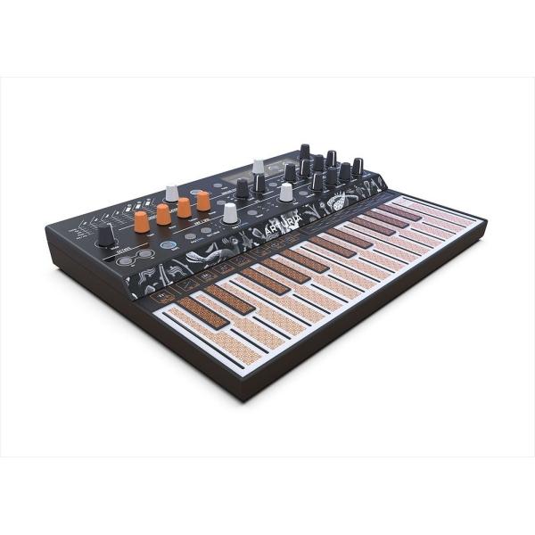 エクスペリメンタルなハイブリッド・シンセ他の何にも似ていないシンセサイザーMicroFreakは異彩を放ち、ミュージシャンの好奇心をかき立てる他とは違う楽器です。ウェーブテーブルやデジタル・オシレーターとアナログ・フィルターとの融合、ユニー...