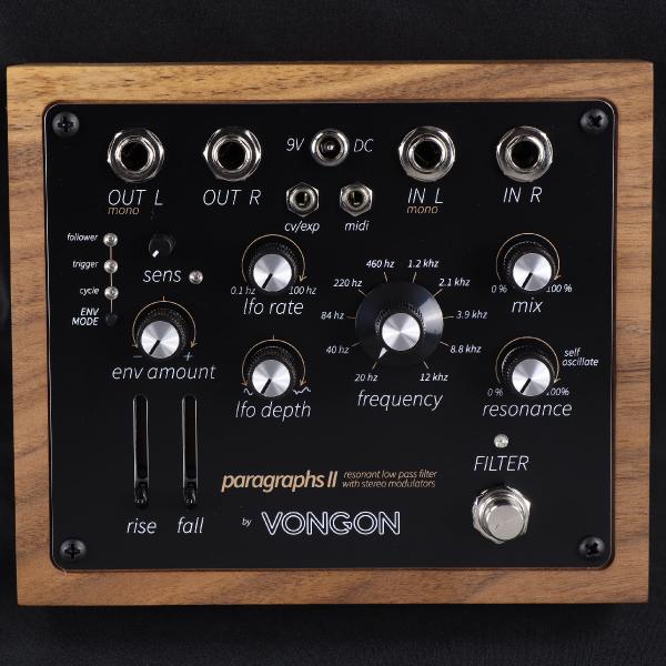 Paragraphs II は、VONGON の4ポール共振型ローパスフィルター・エフェクトの最新世代モデルです。ステレオ入出力に対応し、演奏ダイナミクスへ反応するモジュレーション機能とステレオの奥行き表現に重点を置いて設計されています。本...