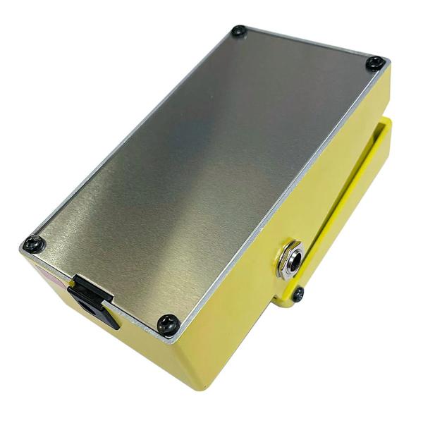 ◎BOSSコンパクト・エフェクターをベルクロテープでペダルボードへの固定が簡単にできる、実用性の高いボスコン用底面ペダルプレート！エフェクターボトムプレートLE-EBPが、エフェクターボトムプレート2としてバージョンアップしました。最新のB...