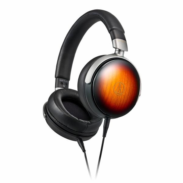 3トーンサンバースト、その輝きが耳元に宿る。ギターの魂をまとう、数量限定ポータブルヘッドホン■ギターを想起させる3トーンサンバーストのラッカー塗装■弦楽器を思わせる木目の美しさと、明瞭な音像を支える無垢アッシュ材■限定モデル専用の新規設計ド...