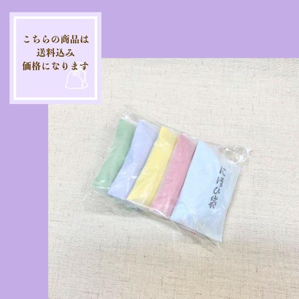 ◆商品セット内容[防虫香]いろどりタンス用 ５ヶ入　箱なしビニール入り1枚のサイズ　約7.3cm×約5cm○ご使用方法タンスの場合、1段につき1〜2枚を目安にお入れください。・香りの特徴約十種の天然香木などを独自に調合した香り。柔らかくほの...