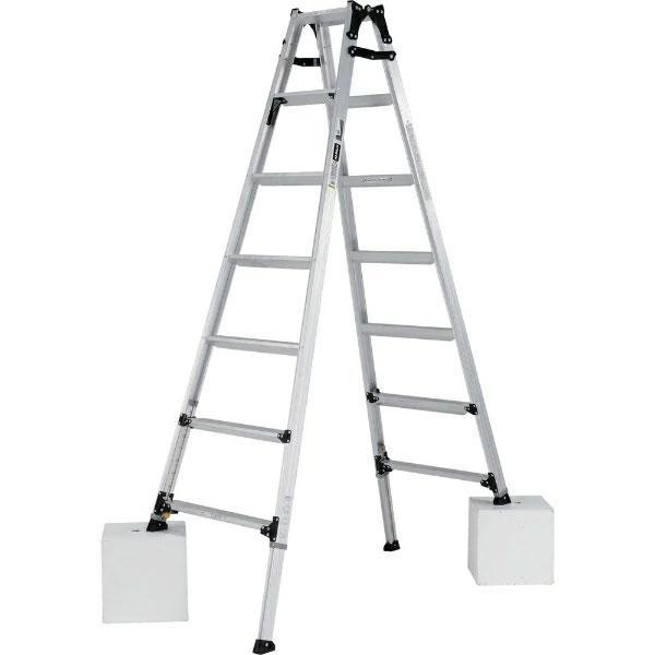 幅広踏ざんで軽量な伸縮脚付はしご兼用脚立【仕様】■天板高さ（m）:1.88〜2.18■有効高さ［使用最大高さ］（m）:1.58〜1.88■はしごの長さ（m）:3.98〜4.62■はしごの接点（m）:3.46〜3.66■設置寸法(幅×奥行ｍｍ...