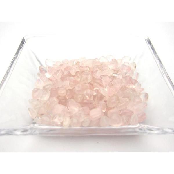 浄化用の穴無しさざれです。パワーストーン置場や観葉植物に撒いたり日常使いに最適です。こちらはピンク色がかわいいローズクォーツです。※画像のお皿は付属しません。◆天然石の意味◆恋のチャンスを高め、すばらしい愛と癒しのエネルギーを与えてくれます...