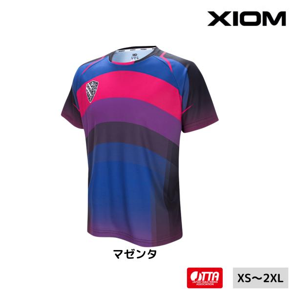 日本卓球協会公認ラララマゼンタポリエステル 100%サイズ : XS / S / M / L / XL / 2XL伝統的な“戦闘服”を現代的に再解釈したデザイン。胸元を走る印象的な赤いラインと、補色を巧みに組み合わせたカラーリングが、クラシ...