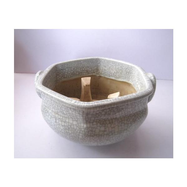 陶器の火鉢　サイズ：（約）37×36×H19cm底に修復跡あり。五徳は一か所割れてます。※こちらは120サイズの送料となります。