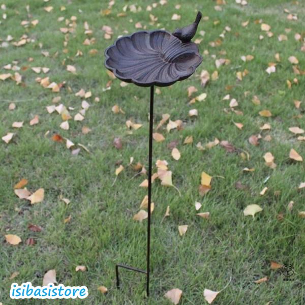 1. シードの安全性と信頼性を確保するために、高品質の金属で作られています。2. あらゆる種類の鳥の餌や水に適しています。 フラワーヘッドは鋳鉄製で、粉体塗装されたスチールステークが付いています。この鳥の餌箱は、裏庭の鳥の餌付けルーチンに最...