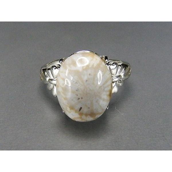 ●自社管理番号　U0621RYa　一品一図　画像の物がお届けになります。レア色、柄 和服に似合います●材質AAA菊花石コーラル化石約13x10.5x8mm天然珊瑚の化石になります。金属は白銅銀メッキ。●指輪サイズ約15.5号　size微調整...