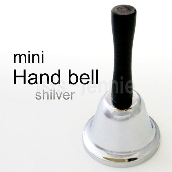 お祭りの先導や福引、ガラガラ、くじ引き等のイベントにどうぞ！またレストランや受付けなどに便利なハンドベル！■商品仕様サイズ：約65×120mm重量：約56g※輸入品の為、多少のキズや汚れがある場合がありますこと、ご了承の上ご注文下さい。■検...