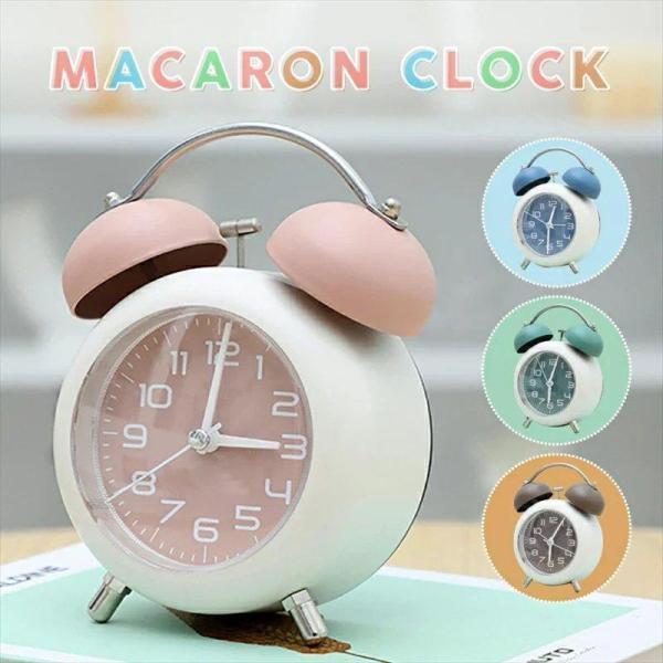 まるでマカロンのようなパステルカラー 気持ちが優しくなるようなホワイトに、のかわいいくすみカラーを取り入れました。 アンティーク風のコロンとした丸形フォルムの置き時計は、おしゃれでお部屋の癒しアイテムとしても活躍してくれます。 お手入れ簡単...