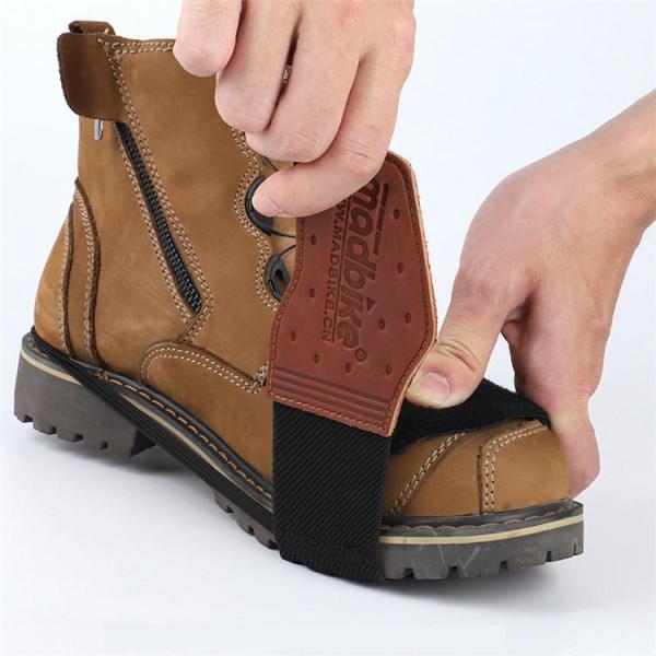 ■ 品名：シフトガード■ 素材：牛革■ カラー：全2色■ サイズ：フリーサイズ（マジックテープ調整）eiikobigの検索ワード：バイク用 シフトチェンジパッド シフトパッド シフトガード シフトカバー 滑り止め 落ちにくい 保護 ブーツ ...