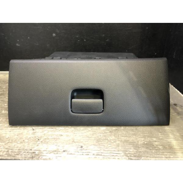 **** 商品説明を必ずご確認ください ****部品管理番号：167560000070210メーカー純正品番：77511-TTA-003ZC 77512-TTA-003ZB部品名：グローブBOX部品区分：リサイクル品車名：Ｎ−ＢＯＸ車両タイ...