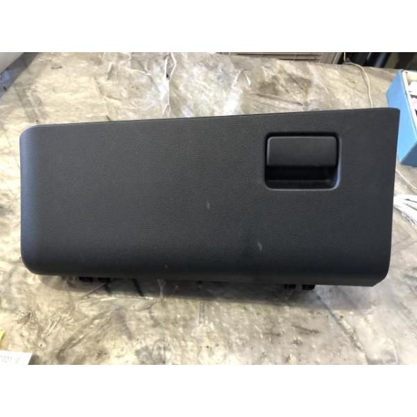 **** 商品説明を必ずご確認ください ****部品管理番号：167710000070210メーカー純正品番：55550-47140-C0部品名：グローブBOX部品区分：リサイクル品車名：プリウス車両タイプ名：5ドアハッチバック通称型式：Z...