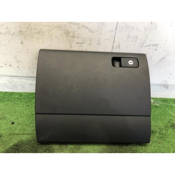 **** 商品説明を必ずご確認ください ****部品管理番号：169380000070210メーカー純正品番：5G2857114E部品名：グローブBOX部品区分：リサイクル品車名：VW ゴルフ車両タイプ名：5ドアハッチバック通称型式：WVW...