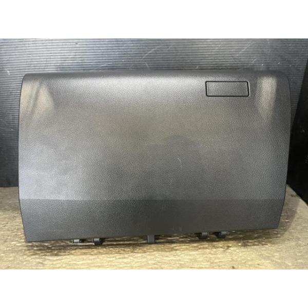 **** 商品説明を必ずご確認ください ****部品管理番号：170110000070210メーカー純正品番：55550-58110-C0部品名：グローブBOX部品区分：リサイクル品車名：ヴェルファイア車両タイプ名：5DBOXワゴン通称型式...