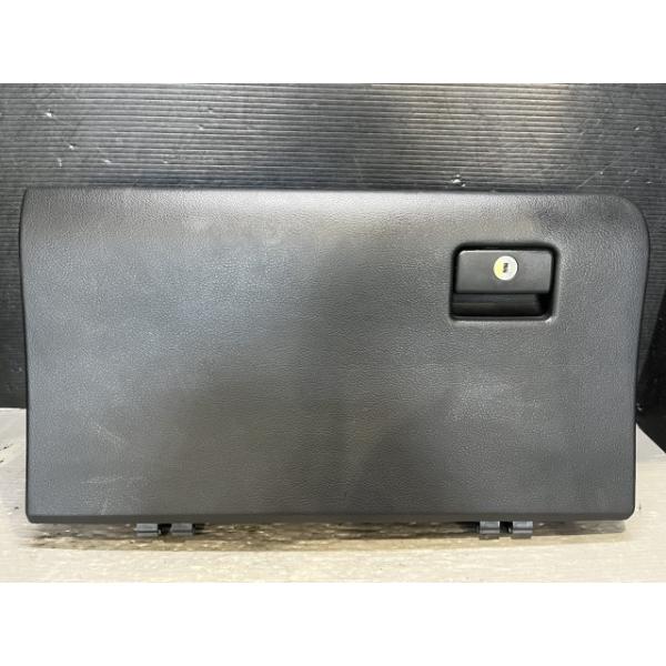 **** 商品説明を必ずご確認ください ****部品管理番号：175930000070210メーカー純正品番：55550-30500-C0部品名：グローブBOXメーカー代替品番：55550-30501-C0部品区分：リサイクル品車名：クラウ...