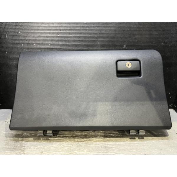 **** 商品説明を必ずご確認ください ****部品管理番号：177200000070210メーカー純正品番：55550-30500-C0部品名：グローブBOXメーカー代替品番：55550-30501-C0部品区分：リサイクル品車名：クラウ...