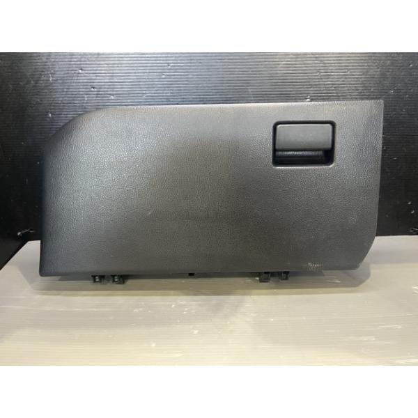 **** 商品説明を必ずご確認ください ****部品管理番号：177610000070210メーカー純正品番：55550-28130-C0部品名：グローブBOX部品区分：リサイクル品車名：エスクァイア車両タイプ名：5DBOXワゴン通称型式：...