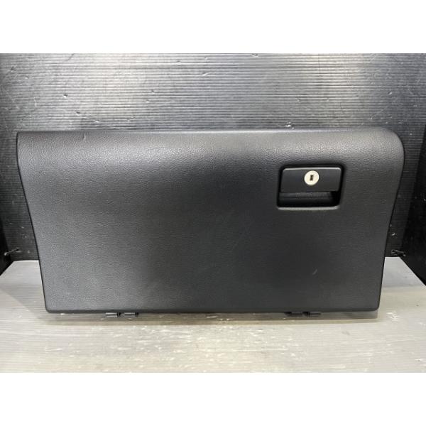 **** 商品説明を必ずご確認ください ****部品管理番号：178380000070210メーカー純正品番：55550-30500-C0部品名：グローブBOXメーカー代替品番：55550-30501-C0部品区分：リサイクル品車名：クラウ...