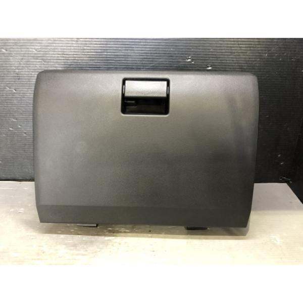 **** 商品説明を必ずご確認ください ****部品管理番号：178500000070210メーカー純正品番：73410-77R00-5PK部品名：グローブBOX部品区分：リサイクル品車名：ジムニー車両タイプ名：3DJワゴン通称型式：JB6...