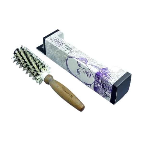 パンドラ マスターロールブラシ M 50mm 9602PANDORA'S BEAUTY BOXTHE MASTER PROFESSIONAL Series髪を捉えやすく、毛離れが良い使いやすいロールブラシ。髪を捉えやすいV字型ナイロンと、豚...