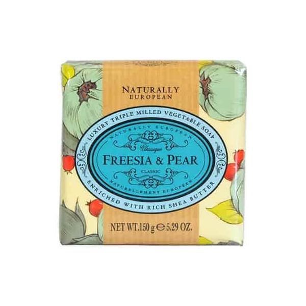 クルトンヒルファームハンドソープ 150g フリージア＆ペアFREESIA＆PEAR(化粧石けん)英国サマセットクルトンヒルファームにあるサマセットトイレタリー社でつくられた石けんです。きめ細かくクリーミーな泡立ちと繊細な香りをお楽しみくだ...