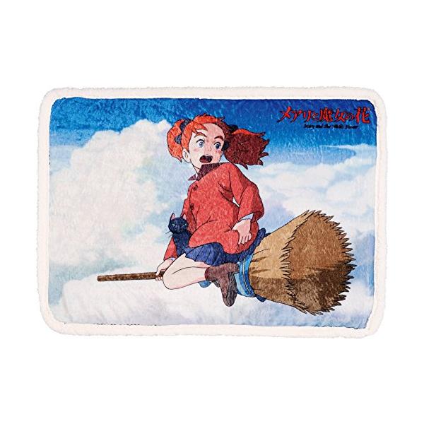 「商品情報」ほうきに乗ったメアリがプリントされたひざかけです。裏面にシープボアの生地が貼り合わせてあり、ふわふわの触り心地でとても暖かです。寒い季節にぴったりの商品です。[仕様]プリント・シープボア付き[サイズ]H70×W100cm[素材]...