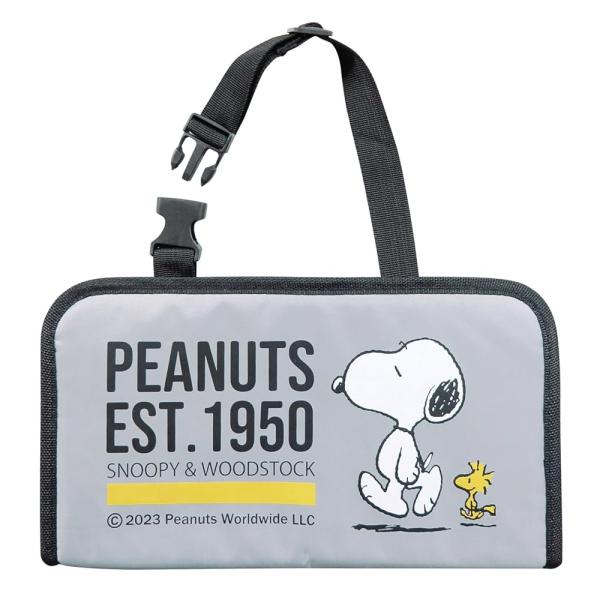 「商品情報」「主な仕様」リアシートに取り付けてトレイとしてお使いいただけるリアトレーがスヌーピーデザインで登場。ドリンクやフードをセットして車内で快適にランチタイムを♪使わないときはコンパクトに収納も可能！本体サイズ：約縦165×横300×...