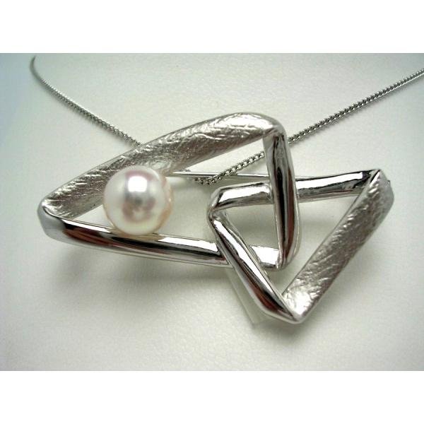 【発売日：2023年11月29日】送料無料 イソワパール イソワ 磯和パール 磯和真珠 磯和 　大変美しいアコヤ真珠のブローチです。モダンな枠に美しい真珠が輝きます。貴方の襟元を飾ってください。強くお薦め致します。