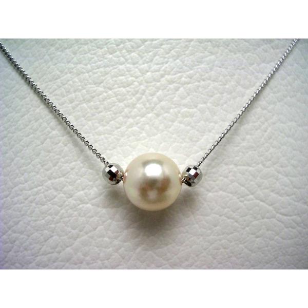 【発売日：2024年06月29日】イソワパール イソワ 磯和パール 磯和真珠 磯和 　大変美しいアコヤ真珠のペンダントです。シンプルなデザインで、とても可愛いです。真珠の両端にミラーボールを配しました。チェーンは長さ調節可能です。プレゼント...