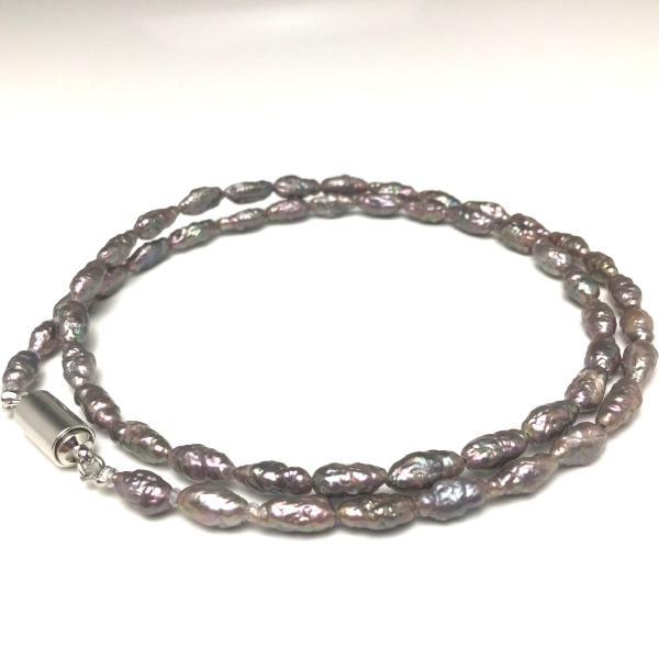 【発売日：2024年05月23日】イソワパール イソワ 磯和パール 磯和真珠 磯和 　美しい淡水真珠ネックレスです。テリ，艶もあり，素敵です。ブラックを基調にした玉虫色です。小振りですので，さりげなくお付けいただけます。お薦め致します。※メ...