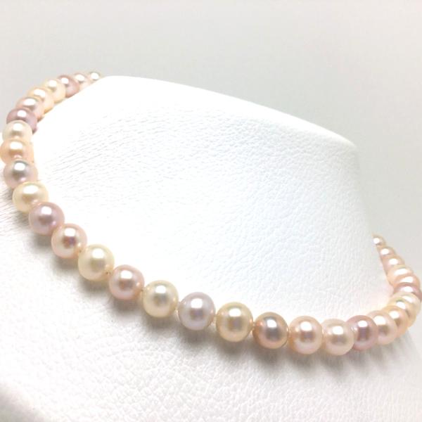 【発売日：2025年11月22日】送料無料 イソワパール イソワ 磯和パール 磯和真珠 磯和 　大変美しい優しいマルチカラーのネックレスです。テリ、艶も良いです。この色はナチュラルです。ハイセンスに装って下さいませ。強くお薦め致します。