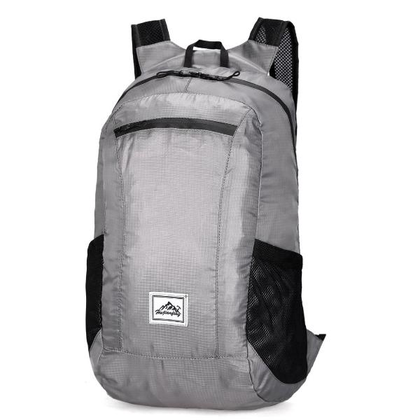 男女兼用　折りたためる軽量コンパクトリュック便利な収納袋付き旅先やショッピングのサブバッグとしてはもちろん、アウトドアやランニング時などのお供にも。災害時など、もしもの時の備えとしてもひとつ持っておきたいアイテム。あともう少し荷物を収納した...