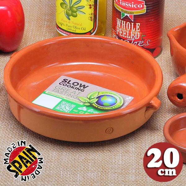 ●スペインとフランスの国境、ピレネー山脈の麓ののどかな町Gerona（ジローナ／ヘローナ）でろくろを回して手作りされています●プロご用達キャセロール、グラタン、フォンデュ等様々なオイル煮ならお任せのヨーロッパ伝統のフライパン●テラコッタ（素...