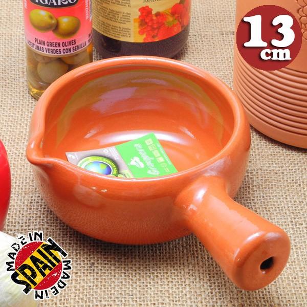 ●スペインとフランスの国境、ピレネー山脈の麓ののどかな町Gerona（ジローナ／ヘローナ）でろくろを回して手作りされています●プロご用達キャセロール、グラタン、フォンデュ等様々なオイル煮ならお任せのヨーロッパ伝統のフライパン●テラコッタ（素...