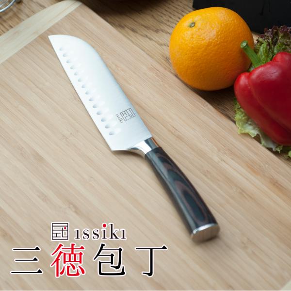 【ずっと使うために追求した使い心地】グローバルな人気を誇る日本発のブランドISSIKIが自信を持っておすすめする三徳包丁です。楽天市場、アメリカAmazonでは包丁ランキングNo.1を獲得！【切れ味】鋭い切れ味が長期間持続する高品質モリブデ...