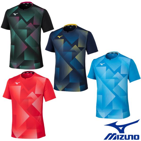 立体的なグラフィックデザインを前面にあしらったクールでトレンド感のある一着。■品番：82JAC001■カラー：09：ブラック14：ドレスネイビー24：ディーバブルー61：ポピーレッド■サイズ：XS、S、M、L、XL、2XL■素材：ポリエステ...