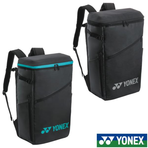 ■品番：BAG2438■カラー：ブラック(007)ピーコックグリーン(502)■サイズ：幅33×奥行20×高さ53(cm)■素材：ポリエステル■仕様：・正面ポケット・背面ポケット・シューズポケット・500mlペットボトル収納ポケット・ラケッ...