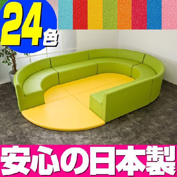 フロアマットとベンチソファがセットになったキッズコーナー、キッズスペース。こどもやベビーと大人が一緒に楽しめるサークルタイプの日本製キッズスペース。