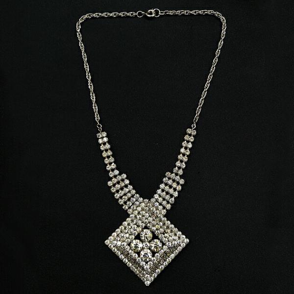 商品番号:FBMN110【ネックレス　レンタル】■ 品質：シルバー■ サイズ（約）：ネックレス/39cm※商品の色につきましては、お客様のご覧になられますパソコン機器及びモニタなどの違いにより実際の商品素材の色と多少相違する場合もありますの...