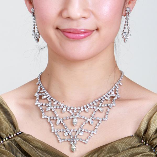 商品番号:FBMNE39【ネックレス＆イヤリング　レンタル】■ 品質：シルバー■ サイズ（約）：ネックレス/40cm　アジャスター/5cm　イヤリング/5．5cm※商品の色につきましては、お客様のご覧になられますパソコン機器及びモニタなどの...