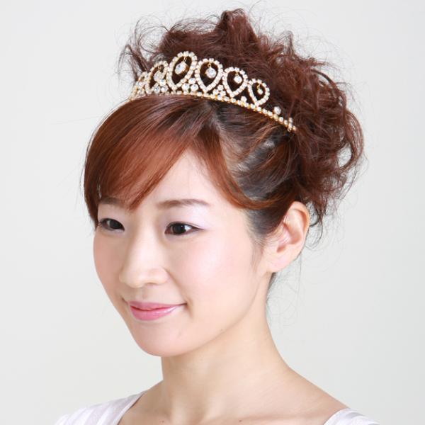 商品番号:FBOTI07【　ティアラ　レンタル　】■ 品質：ゴールド■ サイズ（約）：幅　17cm　高さ　5cm※商品の色につきましては、お客様のご覧になられますパソコン機器及びモニタなどの違いにより実際の商品素材の色と多少相違する場合もあ...