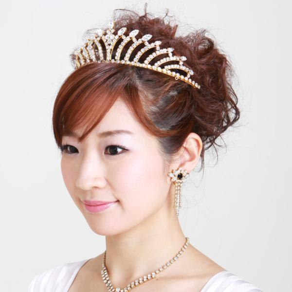 商品番号:FBOTI09【　ティアラ　レンタル　】■ 品質：ゴールド■ サイズ（約）：幅　17.5cm　高さ　6cm※商品の色につきましては、お客様のご覧になられますパソコン機器及びモニタなどの違いにより実際の商品素材の色と多少相違する場合...