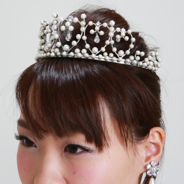 商品番号:FBOTI11【　ティアラ　レンタル　】■ 品質：ベース/シルバー   形状/コーム　シルバー＆パール■ サイズ（約）：幅　15cm　高さ　5cm※商品の色につきましては、お客様のご覧になられますパソコン機器及びモニタなどの違いに...