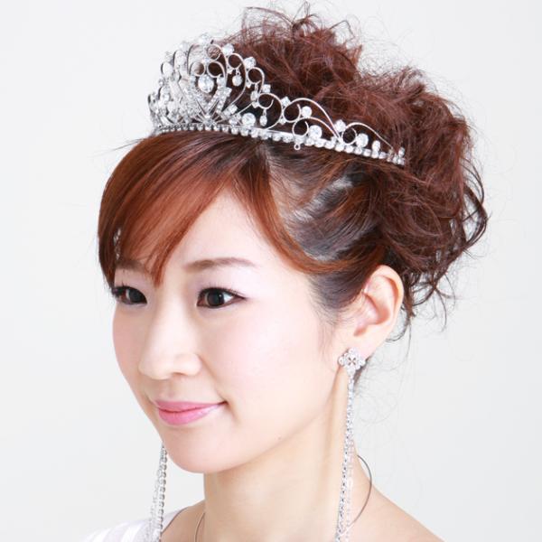 商品番号:FBOTI22【　ティアラ　レンタル　】■ 品質：シルバー■ サイズ（約）：幅　17cm　高さ　6.5cm※商品の色につきましては、お客様のご覧になられますパソコン機器及びモニタなどの違いにより実際の商品素材の色と多少相違する場合...