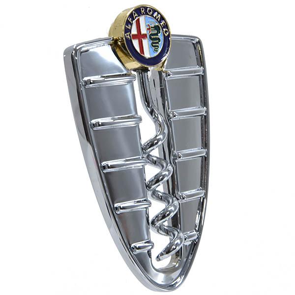 45mm(最大幅)×75mm(縦)※デッドストック品※3月31日更新Alfa Romeoを象徴するフロントグリルをモチーフにしたワインオープナーです。中心にはエンブレムが配され、グリル部分が手に馴染むハンドル、エンブレムをひっくり返すとスク...