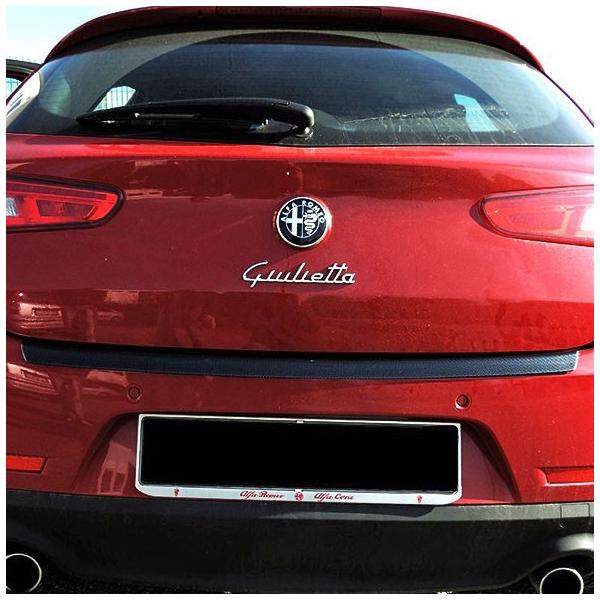 Giulietta(ジュリエッタ) 2010年以降の全モデルに適合します。硬質樹脂製のこちら、リアバンパープロテクターです。ラゲッジルームへの荷物の出し入れ時、気をつけてはいてもバンパー上部に擦り傷等つけてしまうことってありがちですよね。そ...