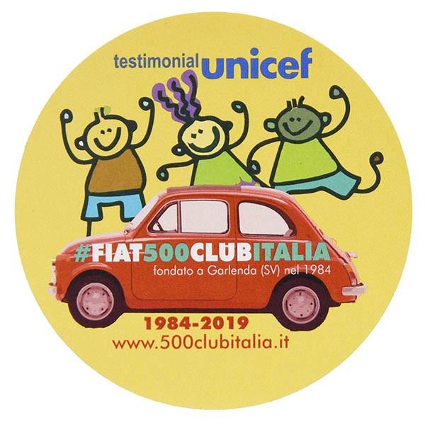 70mm(直径)FIAT 500 CLUB ITALIAがメンバー向けに製作したステッカーです。Nuova 500のサイドシルエットとともに可愛らしいイラストが描かれたステッカー、オフィシャルパートナー、UNICEFのロゴが入っています。